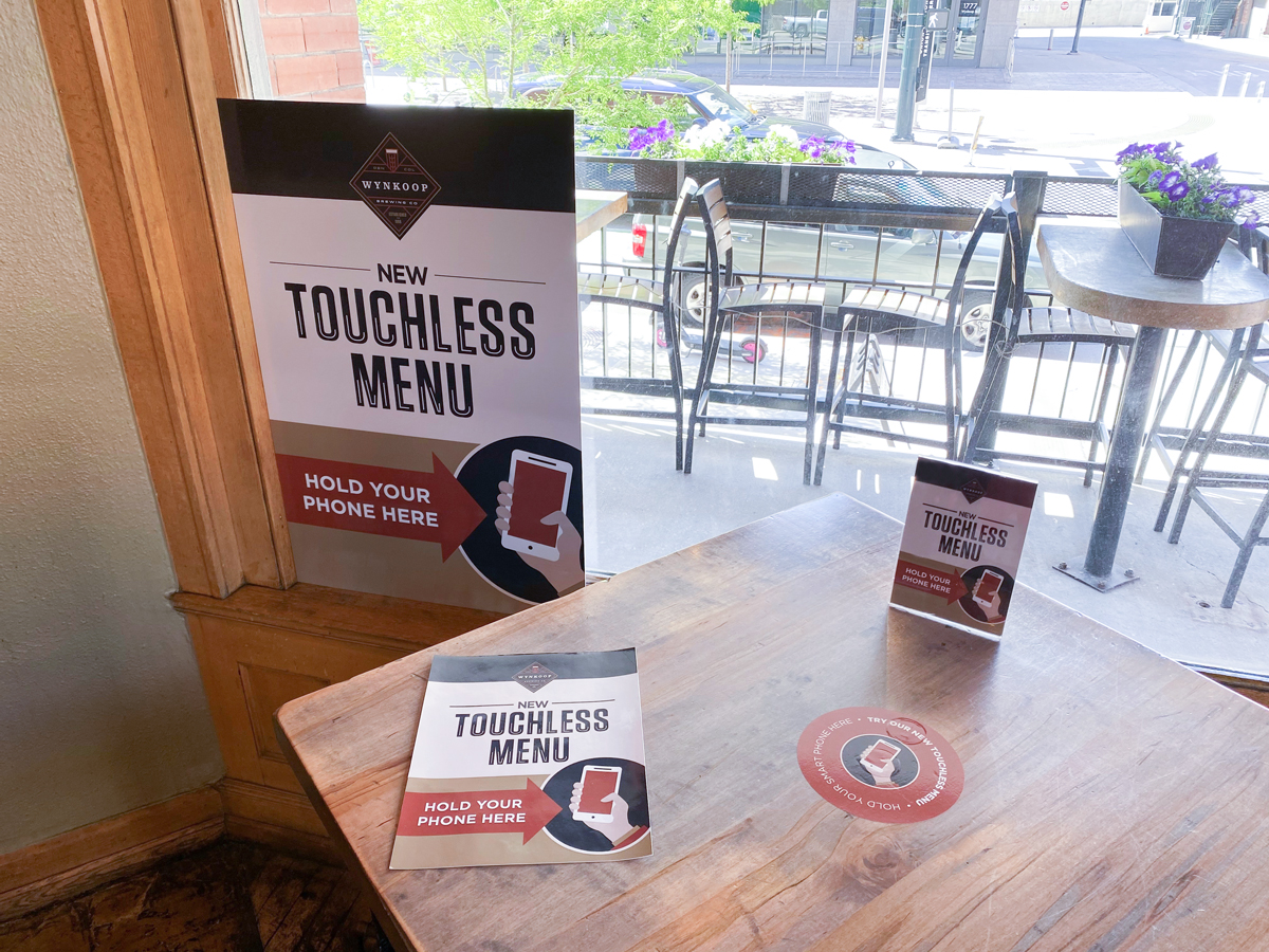 InfoLnkX: Touchless Smart Signage Solutions