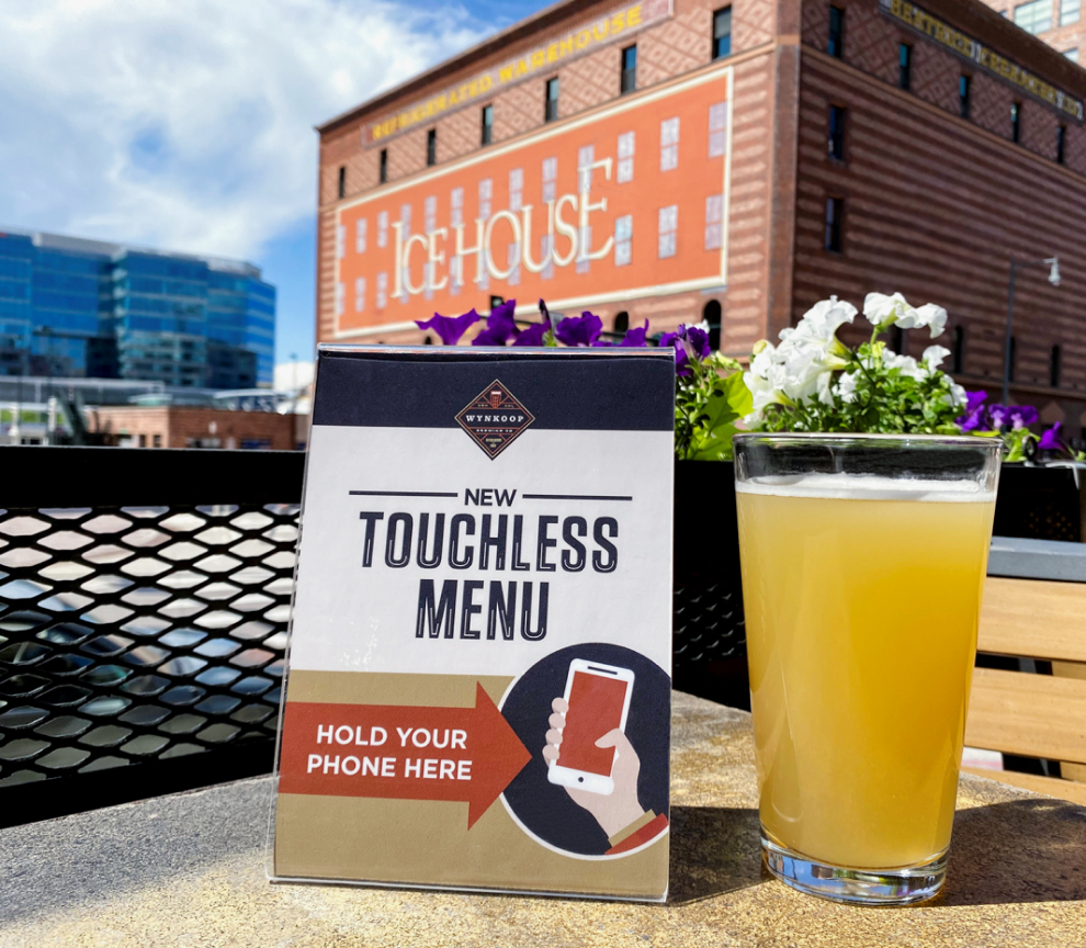 InfoLnkX: Touchless Smart Signage Solutions